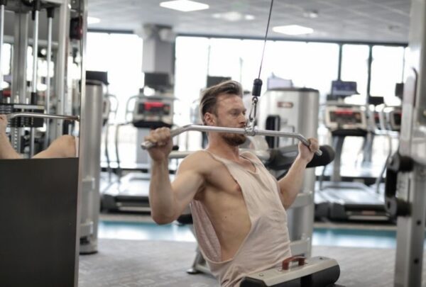 14 Excellent Lat Pulldown Alternatives (Dumbbells, Barbells, Bands ...