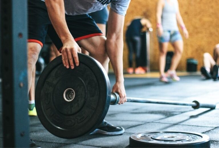 14 Excellent Lat Pulldown Alternatives (Dumbbells, Barbells, Bands ...