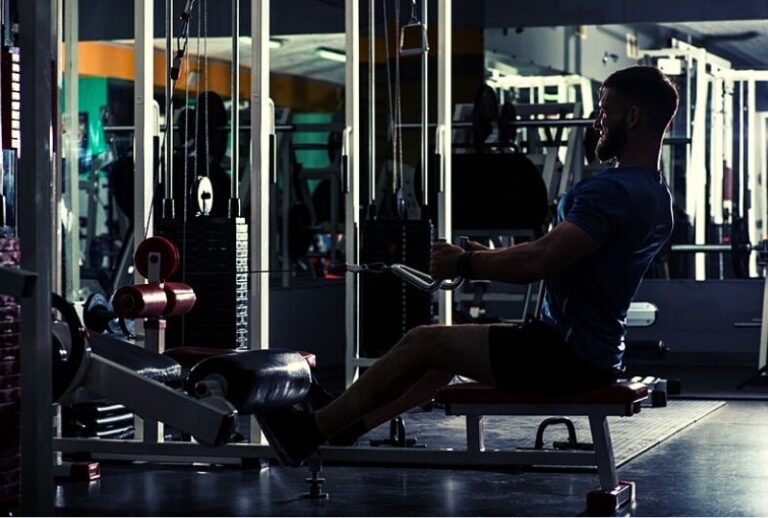 14 Excellent Lat Pulldown Alternatives (Dumbbells, Barbells, Bands ...