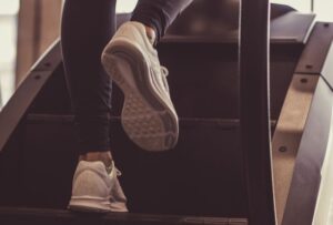 Best 14 Stairmaster Benefits: Workouts For Cardio, Glutes, And Fat Loss