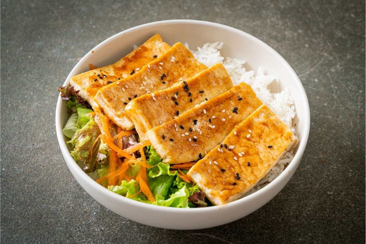 Kaley Cuoco Workout Routine And Diet Plan 2025