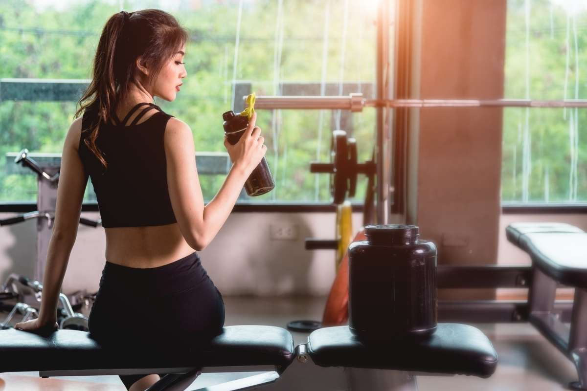 Kaley Cuoco Workout Routine And Diet Plan 2025
